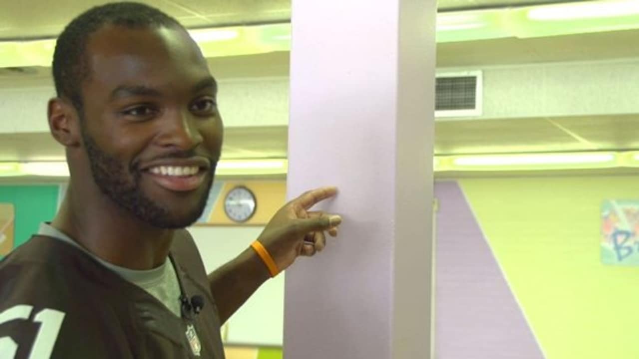 Mingo Shares Importance of Breakfast With Students