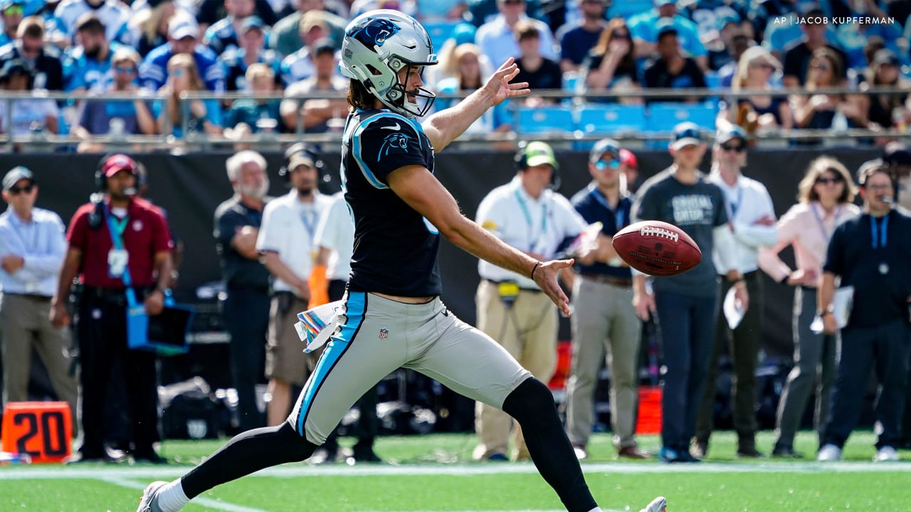 Browns sign P Joseph Charlton to reserve/futures contract