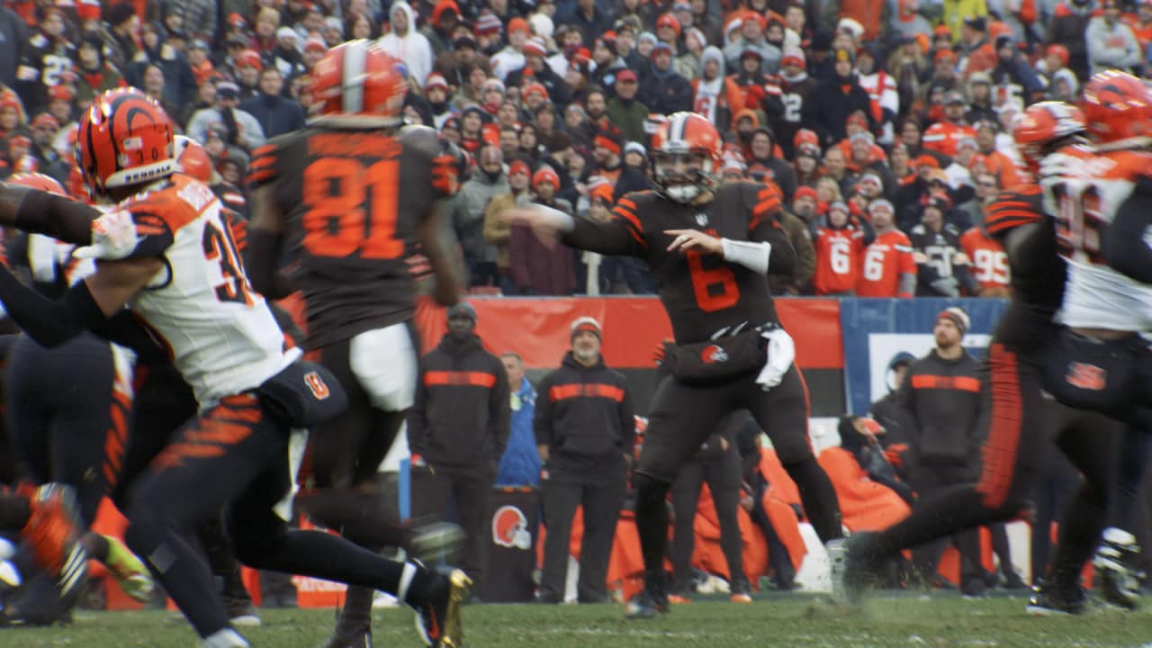 Baker Mayfield sets rookie quarterback touchdown record with 27