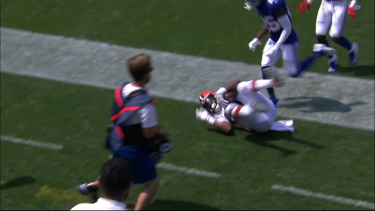 John Kelly bounces outside, wins race to the pylon for TD