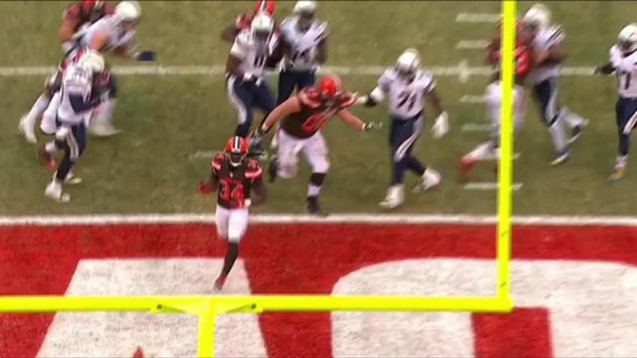 Isaiah Crowell runs in for 4-yard TD