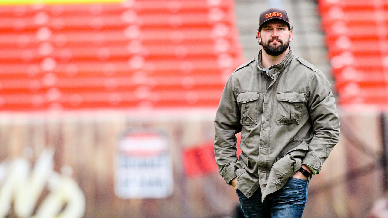 Joe Thomas proud to ‘put my name among the greats’ of Browns Legends