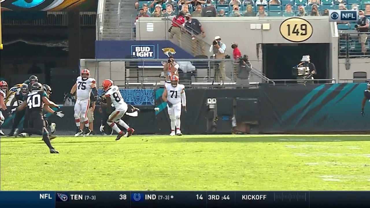 Mayfield places pass in perfect spot for Landry's conversion
