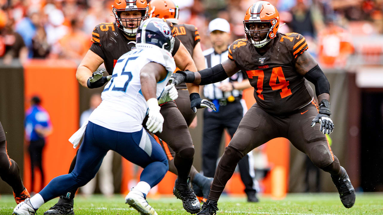Snap Count Review: Ejection, injury forces Browns to dig deep on O-line