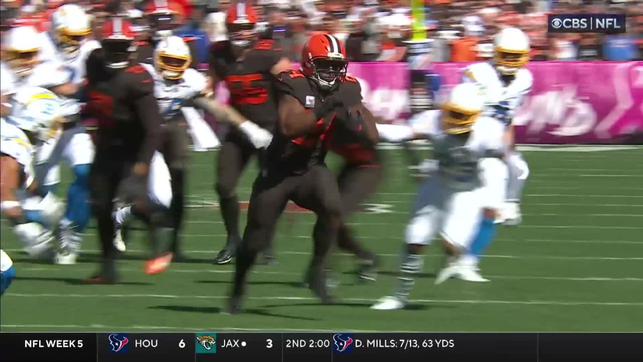 Nick Chubb drags defender into red zone on 29-yard burst