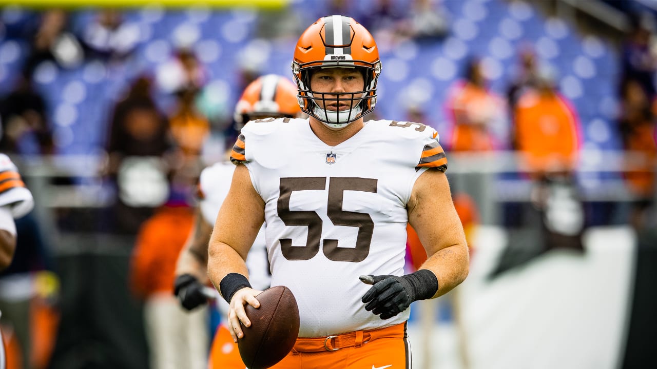 Ethan Pocic ruled out vs. Bills with knee injury