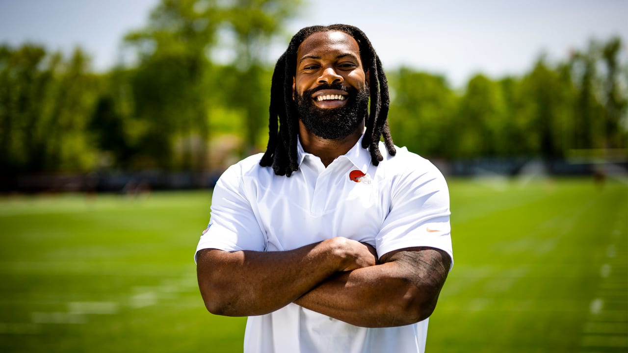 Browns rookies ‘real excited’ to learn from new DE Za’Darius Smith