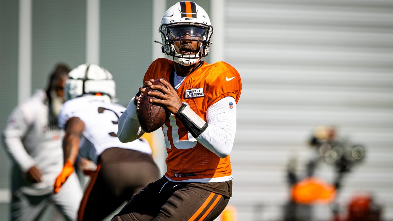 QB P.J. Walker prepared to make his first start as Browns QB against 49ers