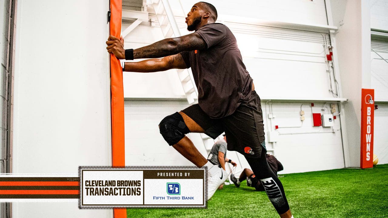 Browns sign T Alex Taylor to practice squad