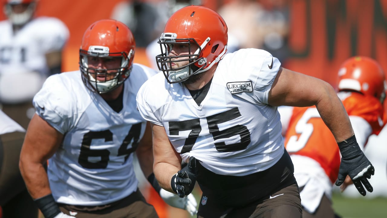 Need to Know: Joel Bitonio draws favorable reviews in 1st official ...