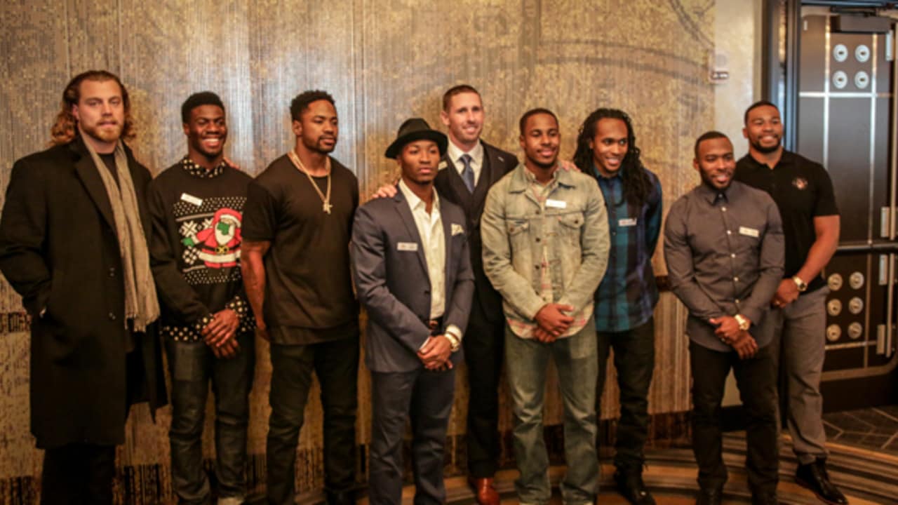 Brian Hartline hosts celebrity waiter night