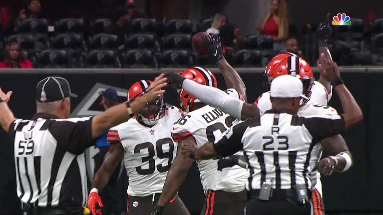 Jordan Elliott falls on Falcons' mishandled snap for takeaway