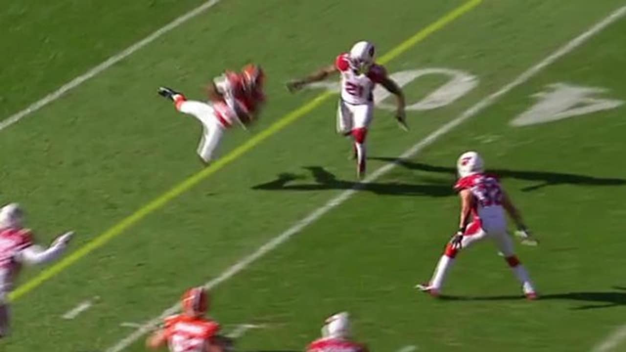 Taylor Gabriel stretches out for 9-yard pass