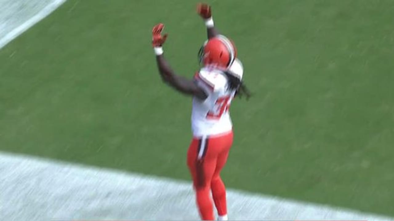 Isaiah Crowell runs in for 2-yard TD