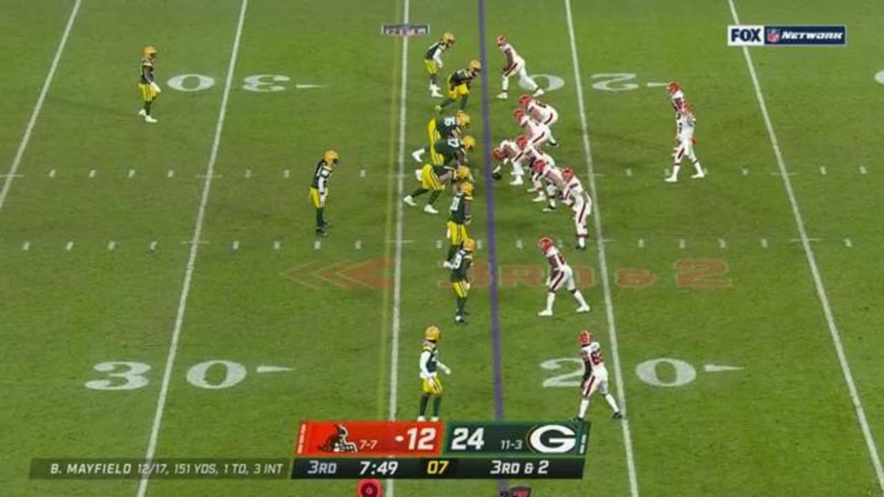 Baker Mayfield bounces outside on chain-moving 12-yard scramble