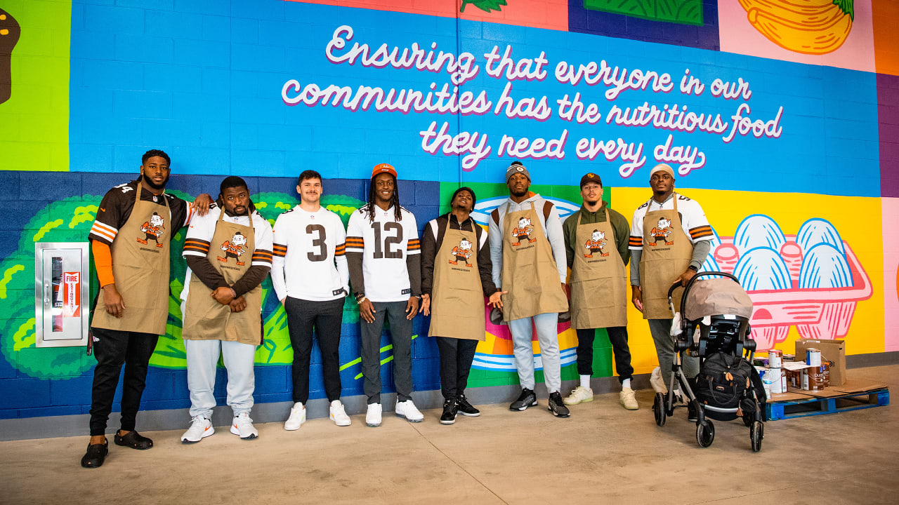 Browns help Greater Cleveland Food Bank prep for holiday season through ...
