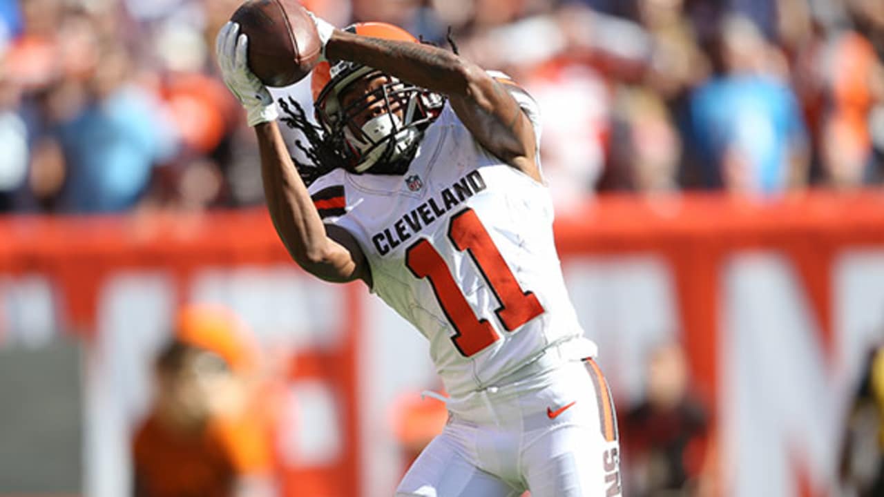 Game at a Glance infographic: Browns vs. Titans