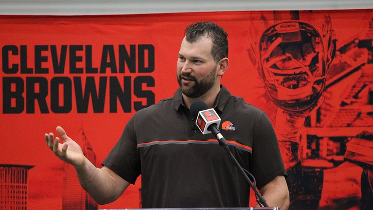 Photos: Joe Thomas retirement press conference
