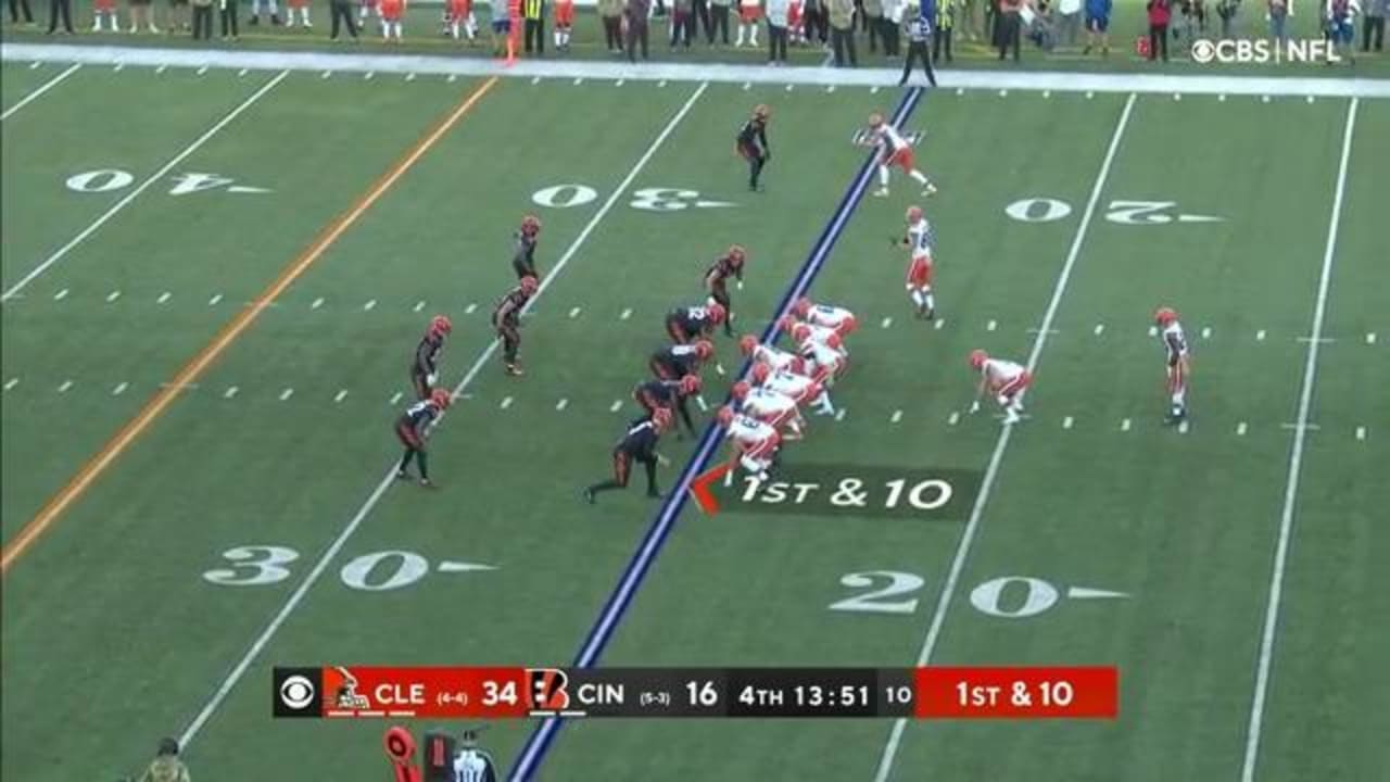 Harrison Bryant shows off his athleticism on twisting sideline grab