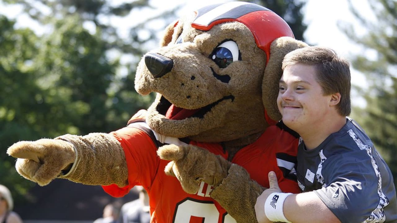 Photos: Players volunteer at Adapted Football League Open House