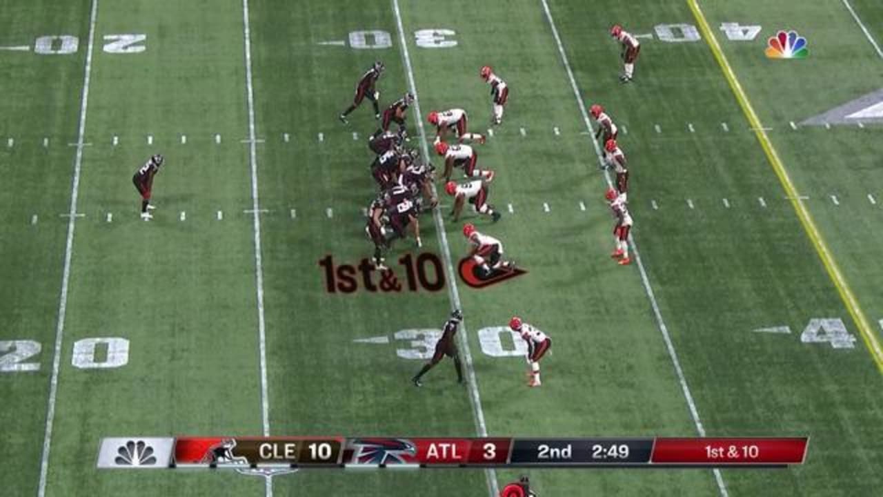 Jordan Elliott engulfs RB for TFL as soon as he takes the handoff