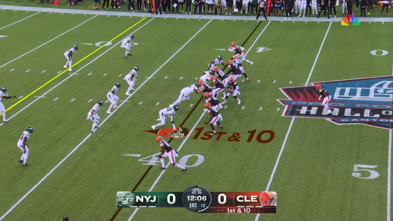 Kellen Mond rips 15-yard curl route underneath to Cedric Tillman