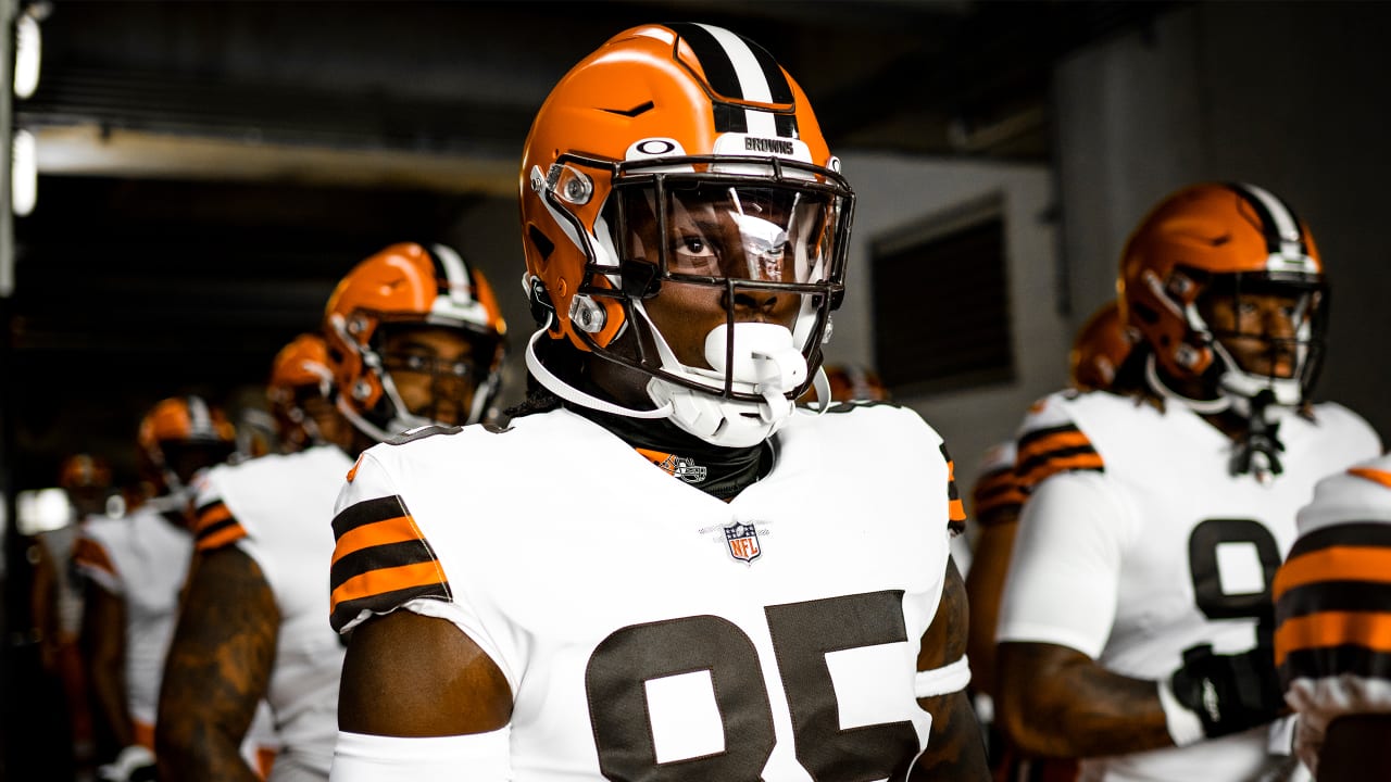 David Njoku ‘feeling better every day’ from ankle injury, won’t rule ...
