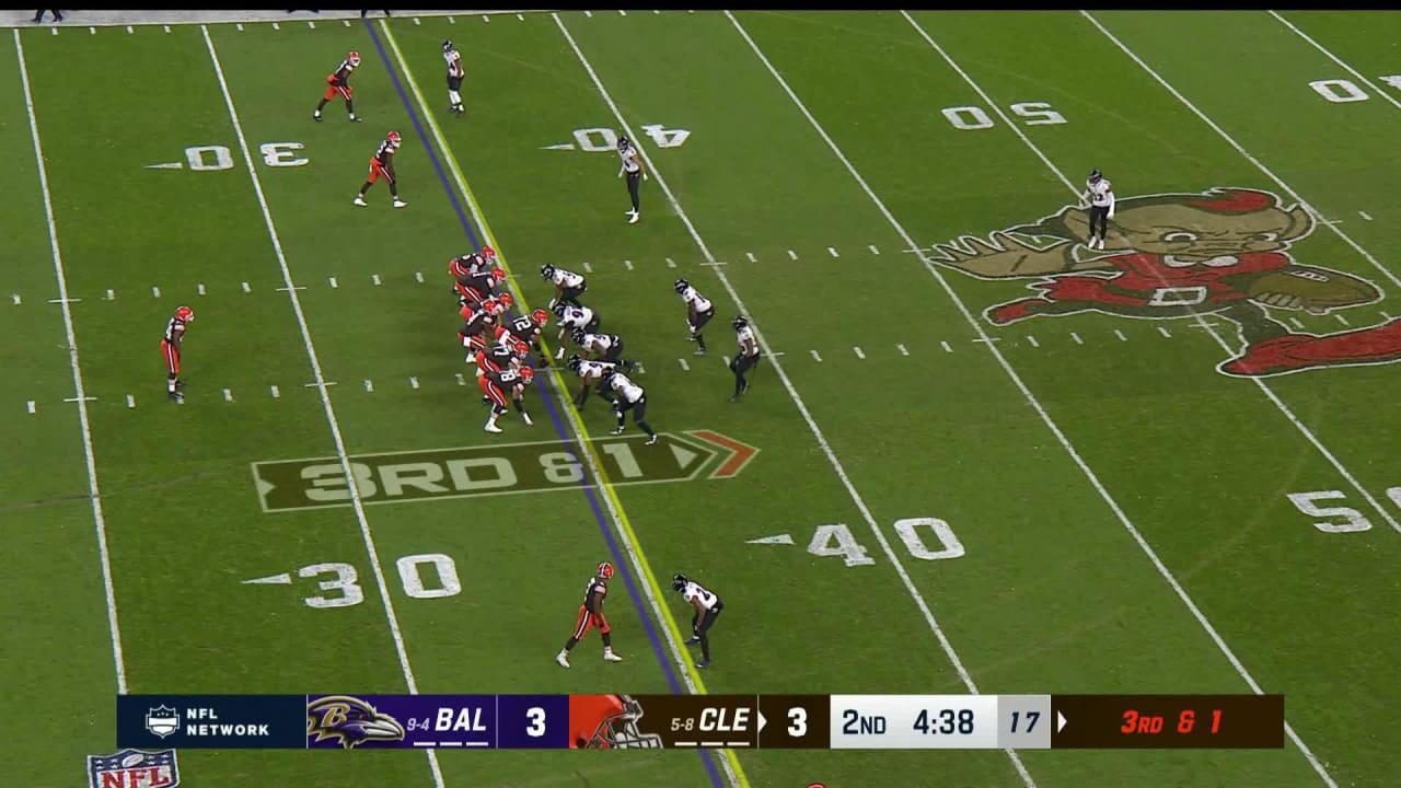 Nick Chubb displays elusiveness on 18-yard rush