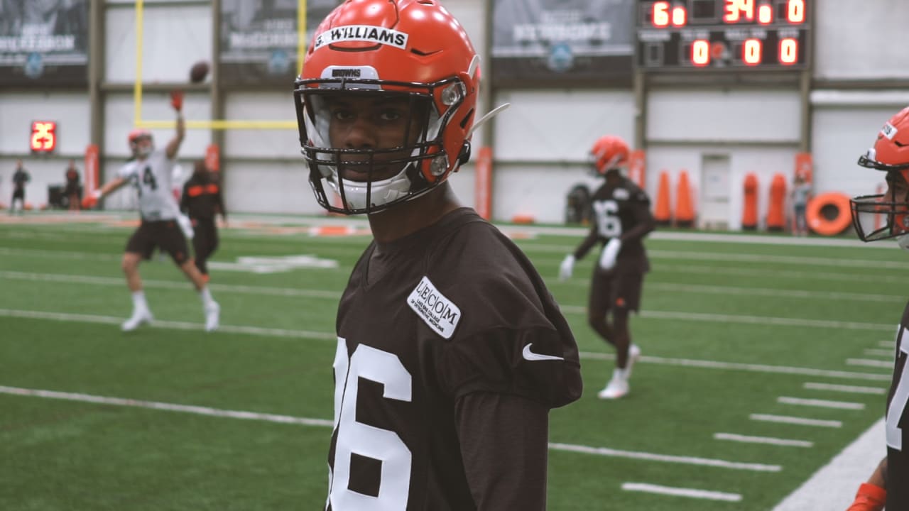 Rookies begin minicamp practices