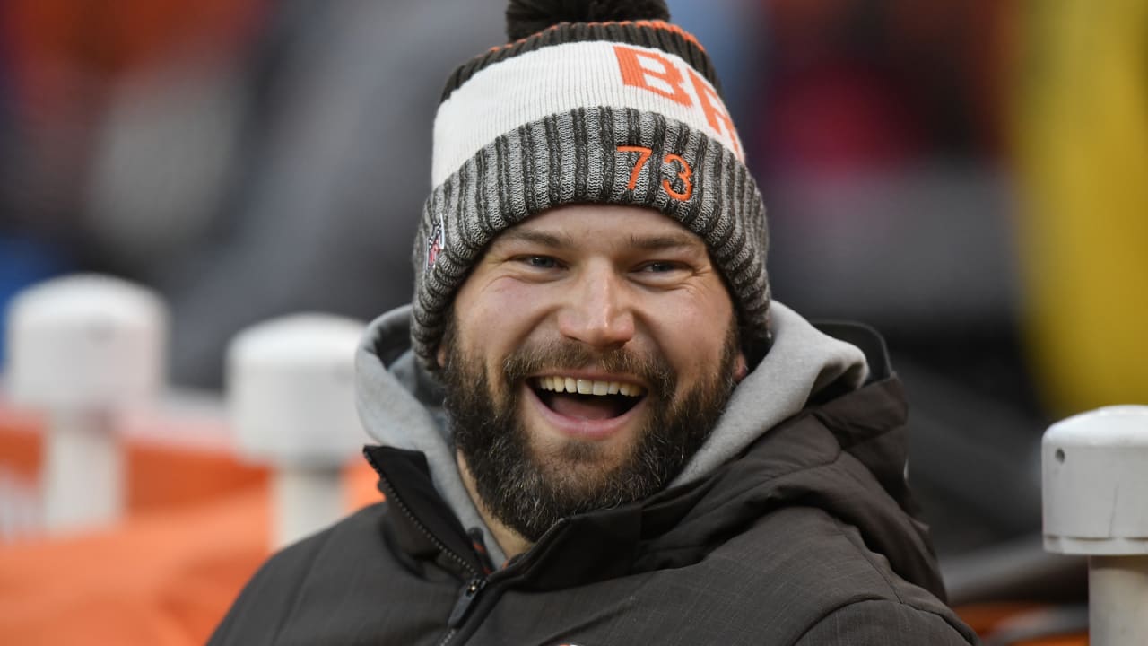 Browns recognize All-Pro LT Joe Thomas during Chargers game