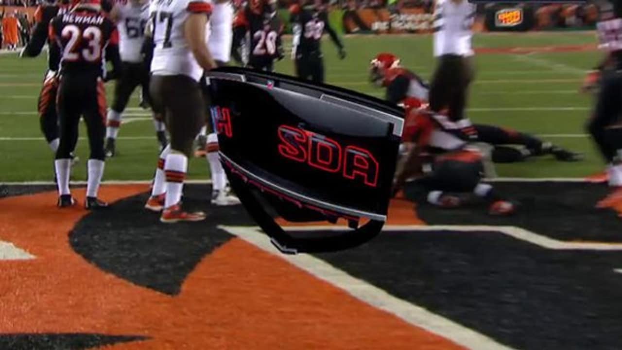 Isaiah Crowell Forces His Way In For A 2-yard TD