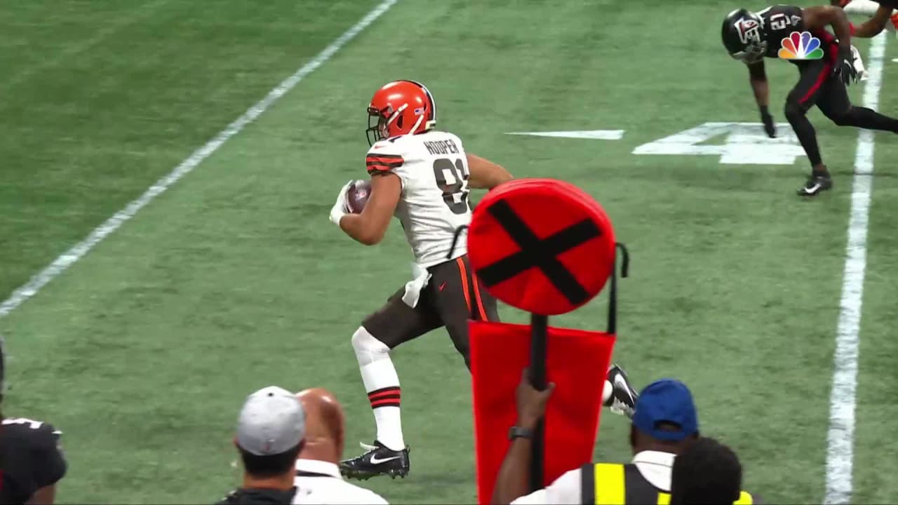 Austin Hooper is all alone after Falcons collide for 35-yard catch and run