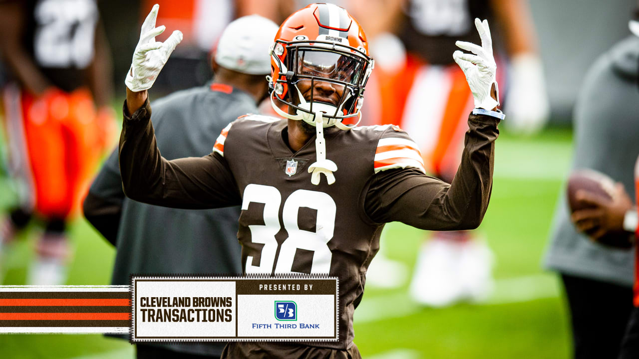 Browns sign 14 players