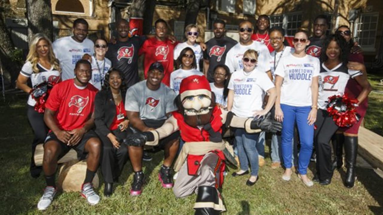 Bucs Hometown Huddle