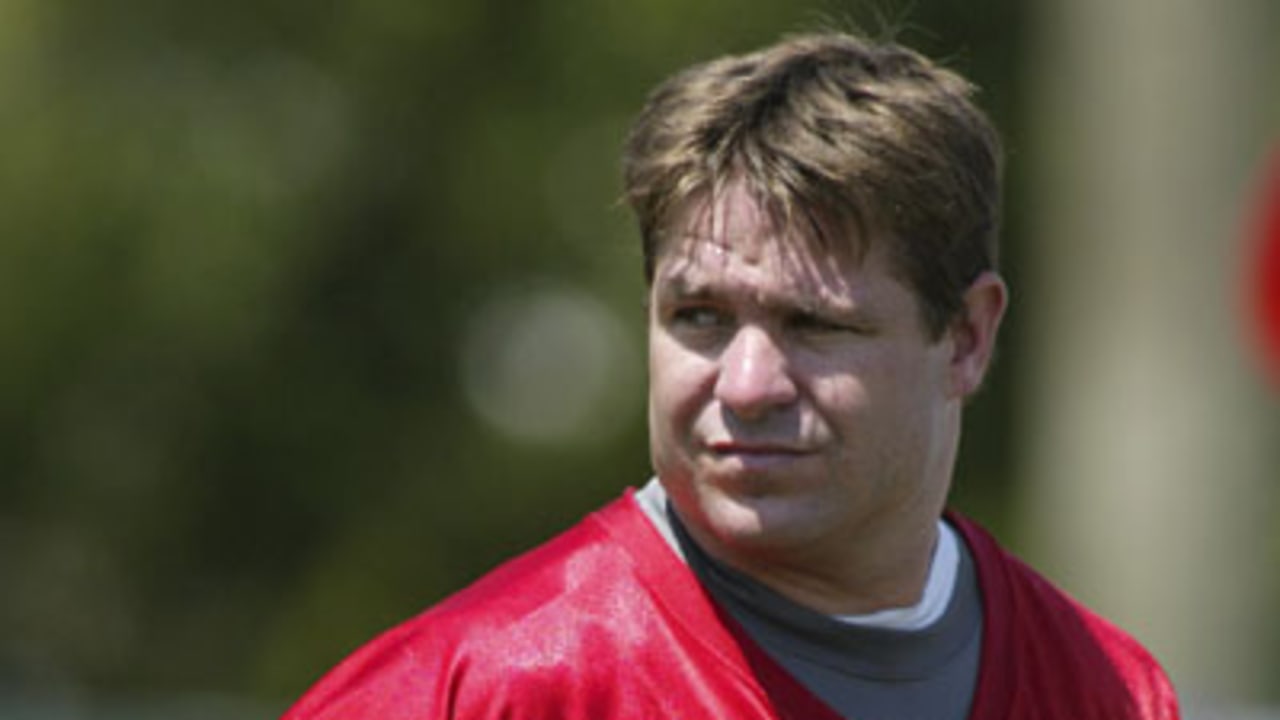 Camp Round-Up: Bucs Sign LB