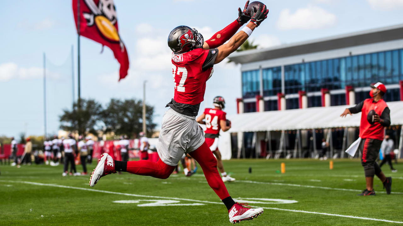 Top Pictures from Bucs Practice, Dec. 30 | Falcons Week