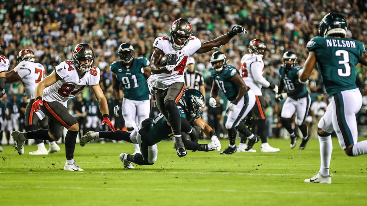 Best Photos Buccaneers vs. Eagles | Week 6