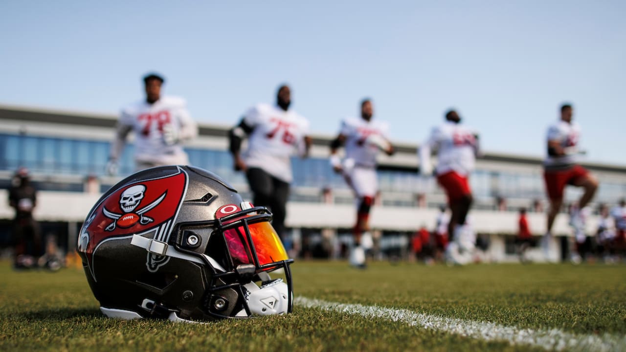 Top Pictures from Bucs Practice, Oct. 6 | Falcons Week