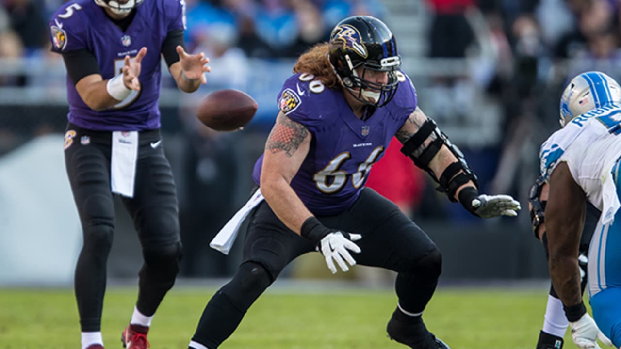 Center-Piece: Ryan Jensen Signs in Tampa