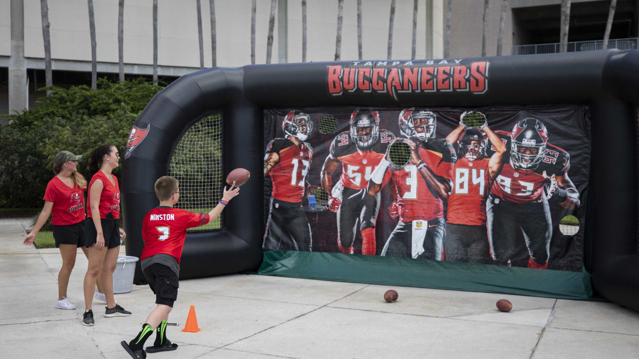 Bucs and Bullard Family Foundation Host Back to School Bash with ...