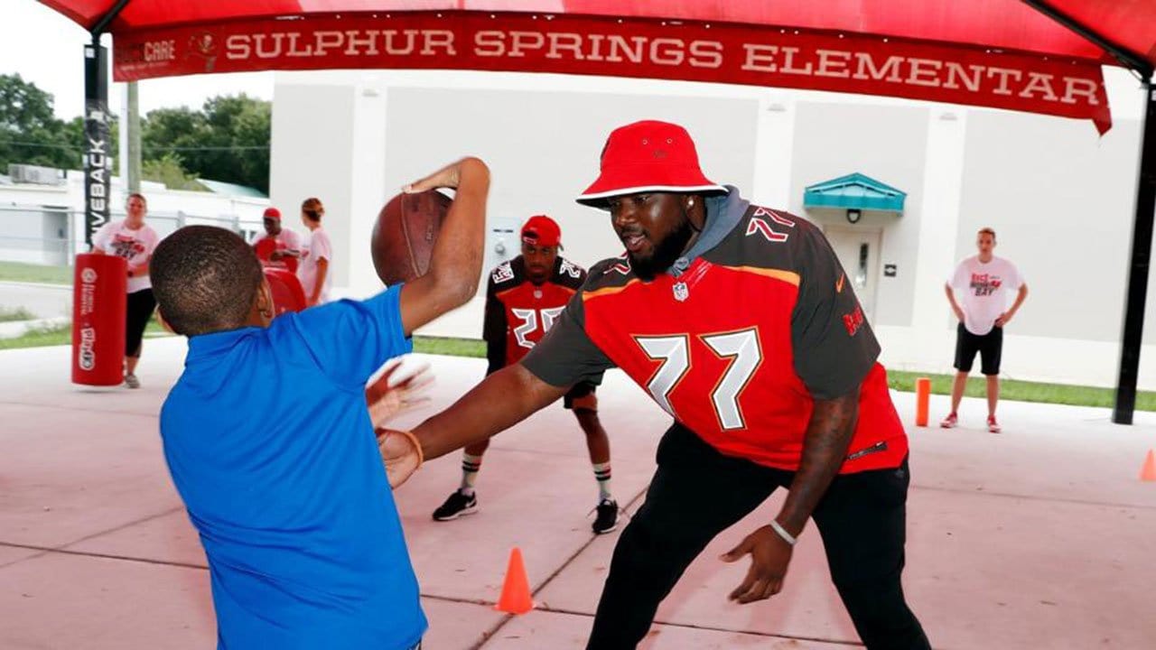 Watch: Bucs Hometown Huddle