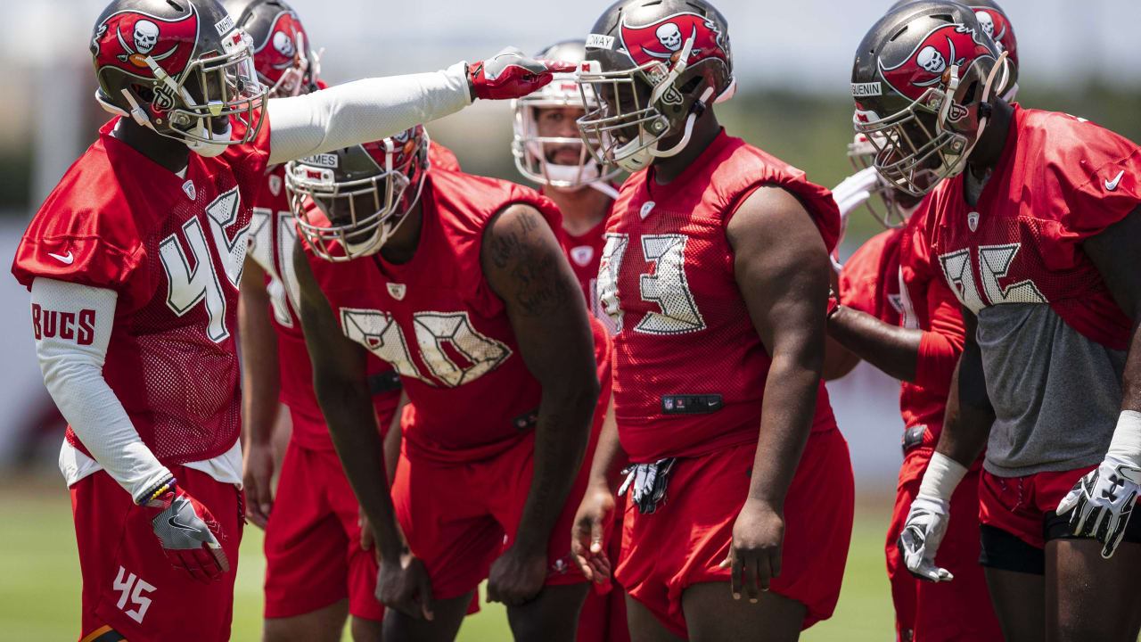 Bucs Defensive Line Focused on Breaking Through