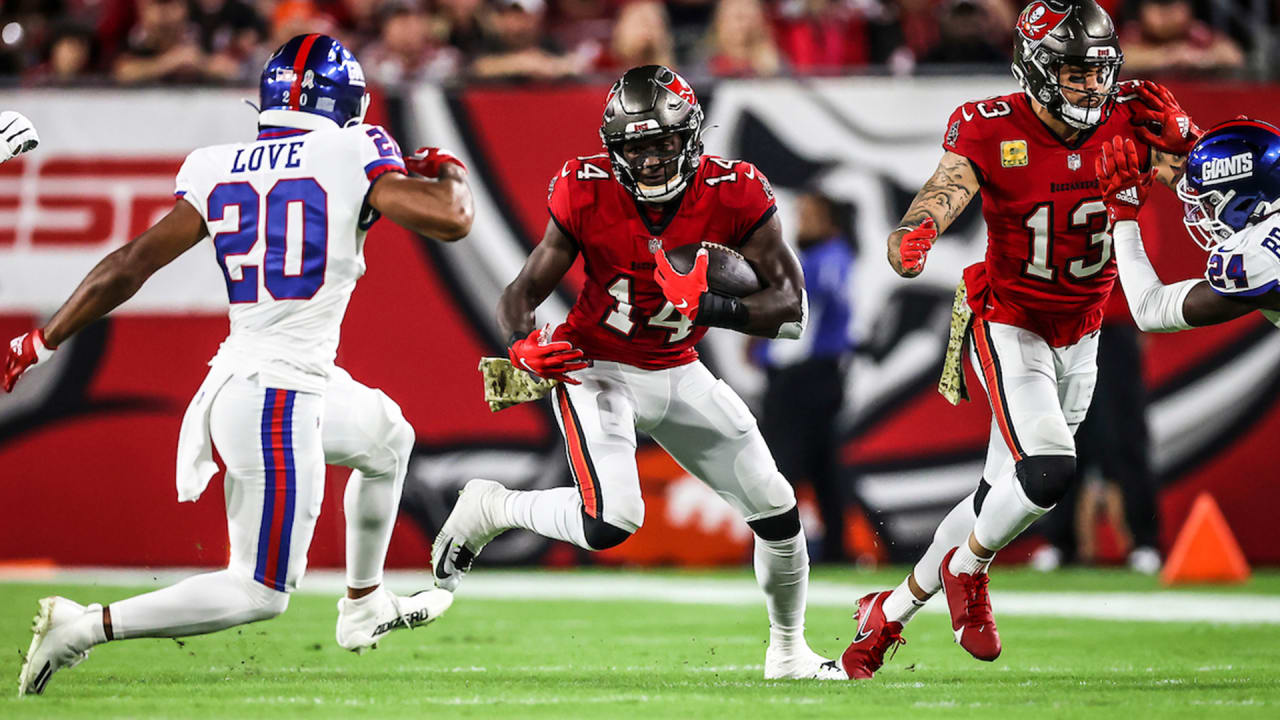 Best Photos Buccaneers vs. New York Giants | Week 11