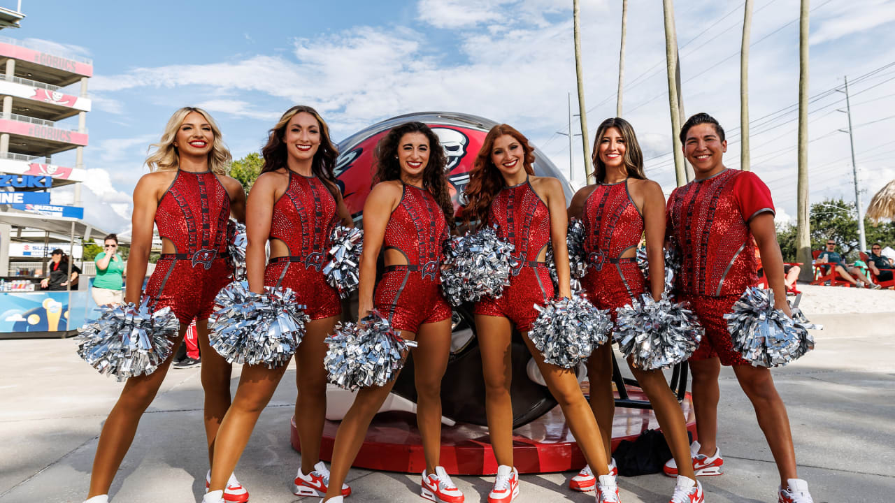 Bucs Cheerleaders Photos from Eagles vs. Bucs Game