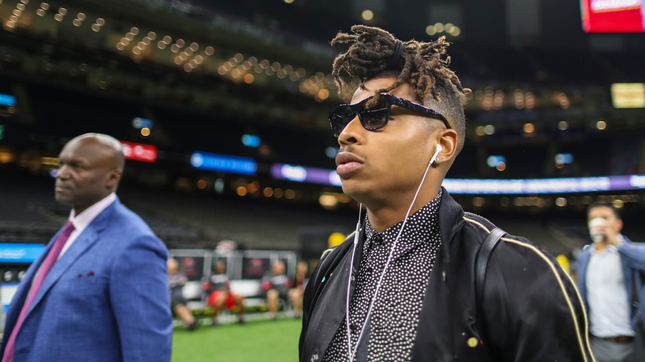Photos: Buccaneers Arrive for Game Against Saints