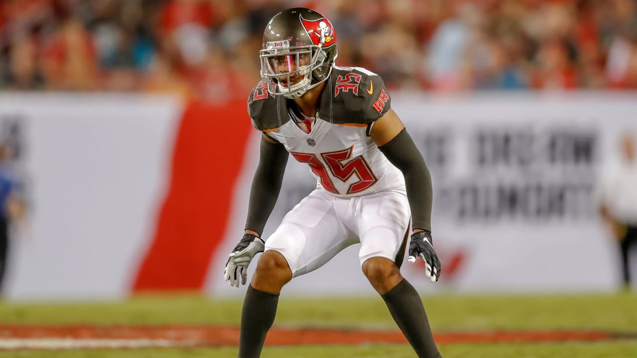 Bucs Promote Javien Elliott, Release LB Kevin Minter