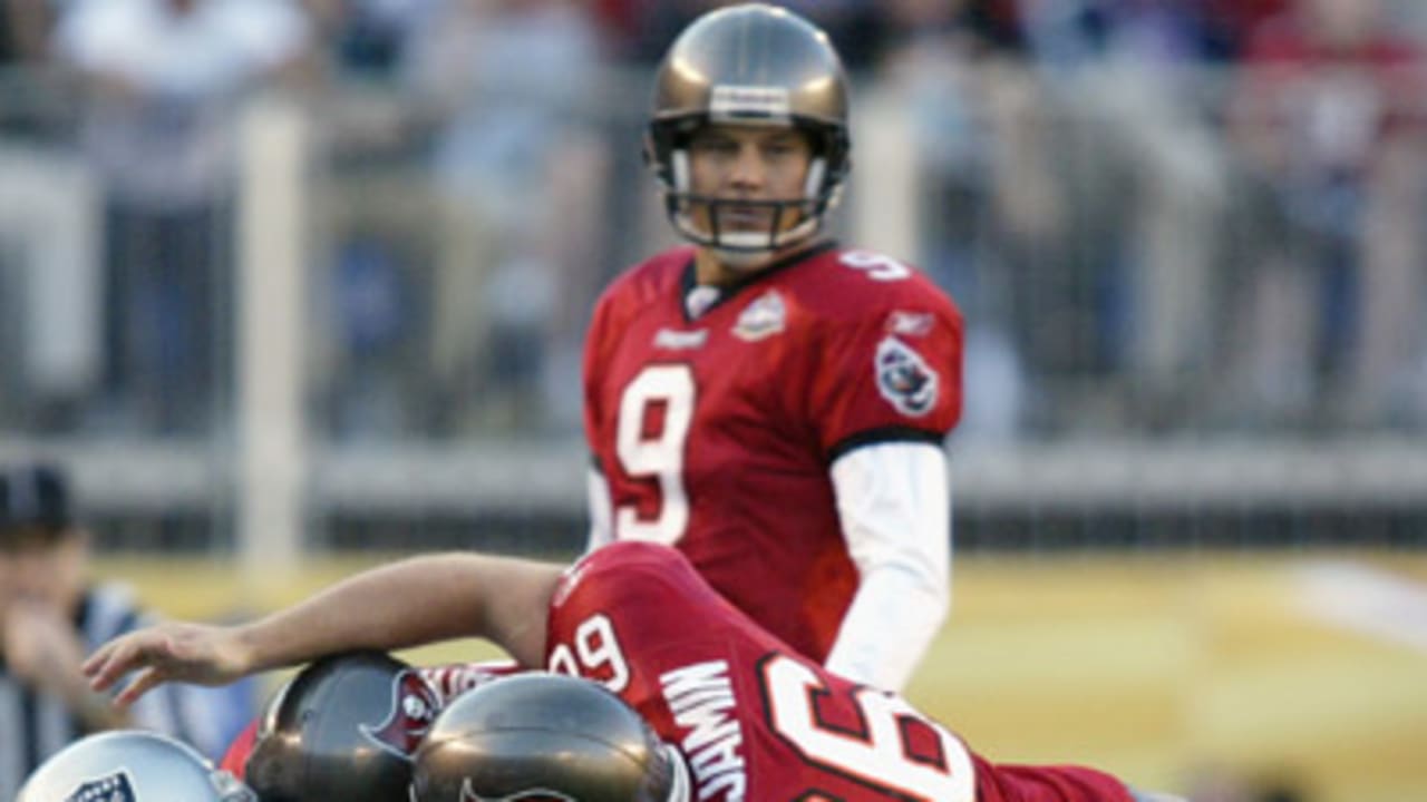 Bucs Sign Moroz, Waive Benjamin