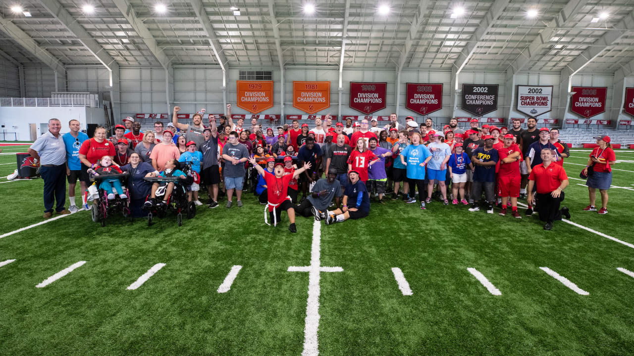 Fan Photos from Bucs Training Camp, Aug. 6