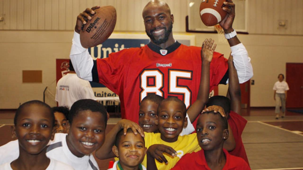 Bucs Huddle Up for Kids' Health
