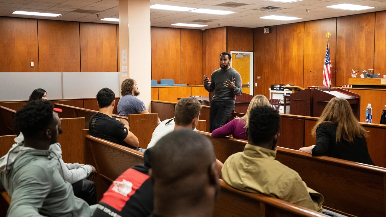 Their Day in Court: Bucs Players Get Firsthand Look into Local Judicial ...
